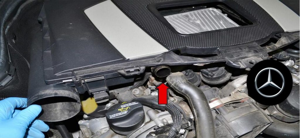 How to Remove Benz C Class W204 Engine Cover - Auto Repair Technician Home