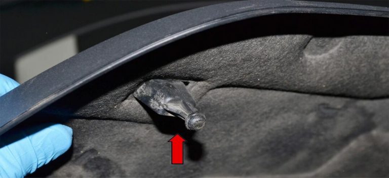 How to Remove Benz C Class W204 Engine Cover - Auto Repair Technician Home