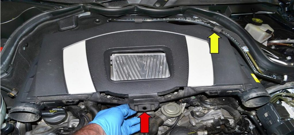 How to Remove Benz C Class W204 Engine Cover - Auto Repair Technician Home