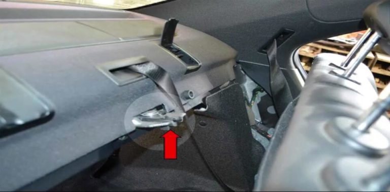 How to Replace Bench Seats for Benz W204 - Auto Repair Technician Home