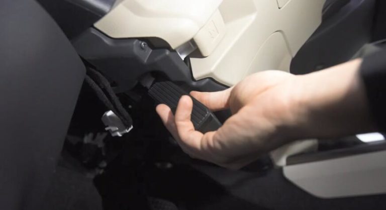 Toyota Camry 2019 Front Camera Calibration by Launch X431 ADAS - Auto ...