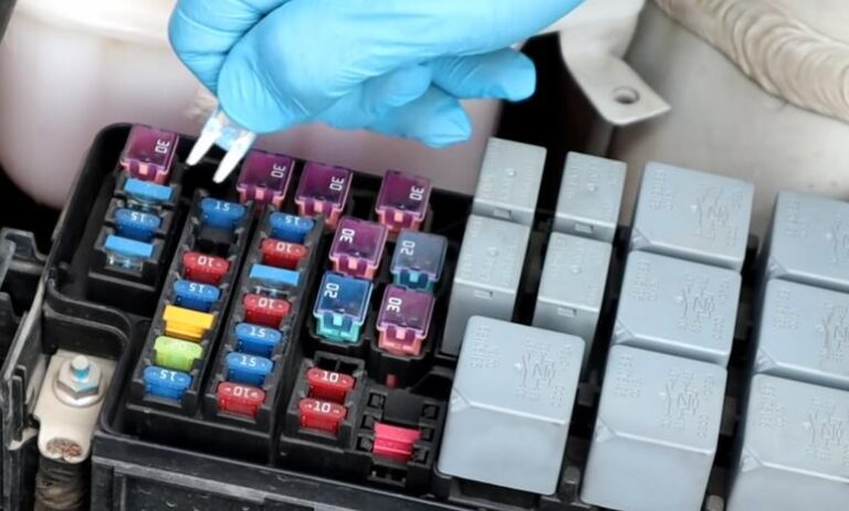 How to Quick Clean Fuel Injectors Directly without Disassembling - Auto ...